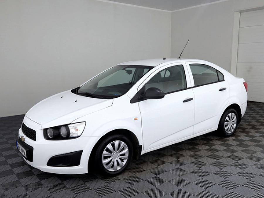 White Chevrolet Aveo 2012 in Tallinn, with an engine capacity of 1.20 L and mileage of 68 thousand km for 2299 €, photo 3 on AUTOMOTO.COM.LV