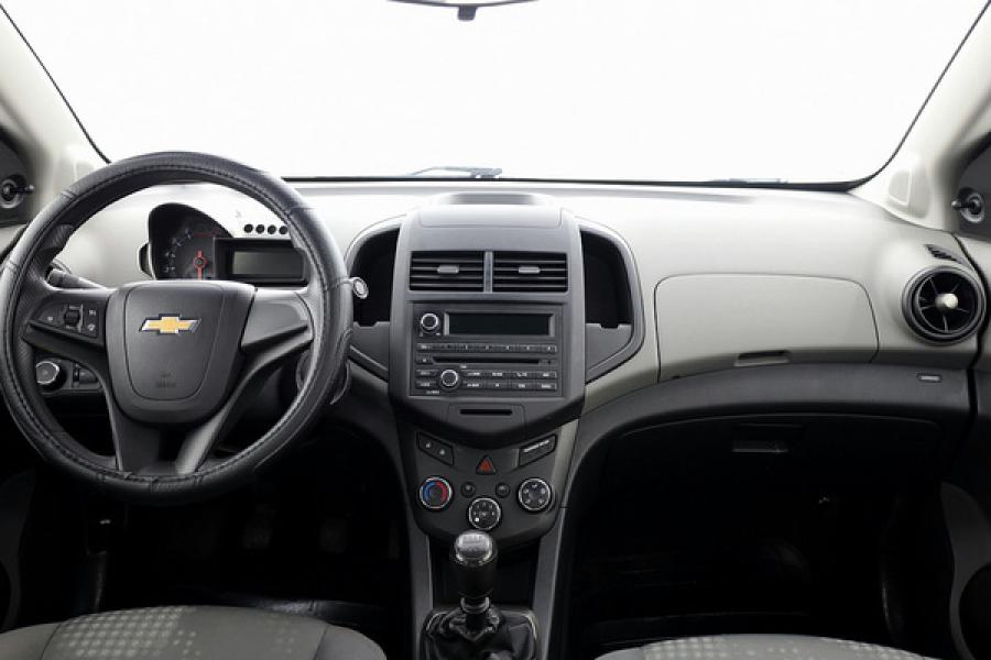 White Chevrolet Aveo 2012 in Tallinn, with an engine capacity of 1.20 L and mileage of 68 thousand km for 2299 €, photo 6 on AUTOMOTO.COM.LV