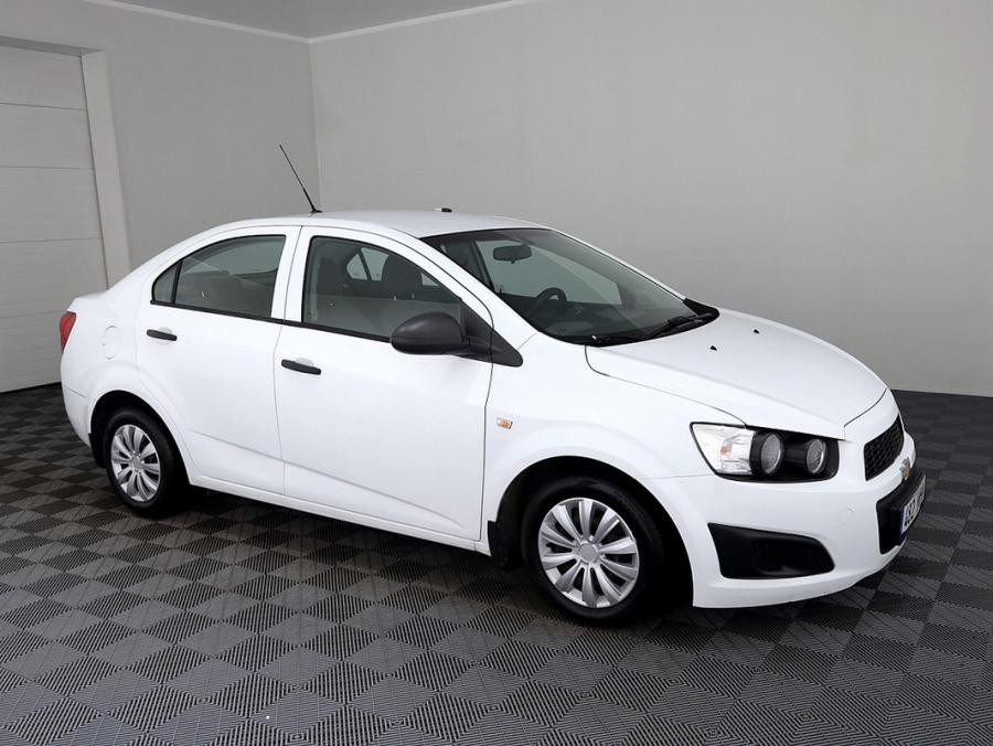 White Chevrolet Aveo 2012 in Tallinn, with an engine capacity of 1.20 L and mileage of 68 thousand km for 2299 €, photo 9 on AUTOMOTO.COM.LV