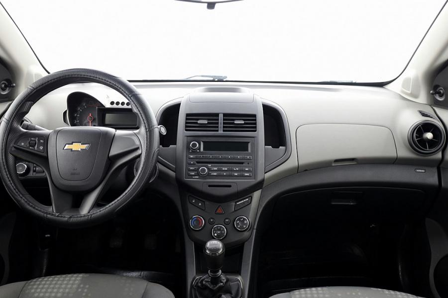 White Chevrolet Aveo 2012 in Tallinn, with an engine capacity of 1.20 L and mileage of 68 thousand km for 2299 €, photo 13 on AUTOMOTO.COM.LV