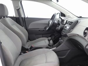 White Chevrolet Aveo 2012 in Tallinn, with an engine capacity of 1.20 L and mileage of 68 thousand km for 2299 €, photo 14 on AUTOMOTO.COM.LV