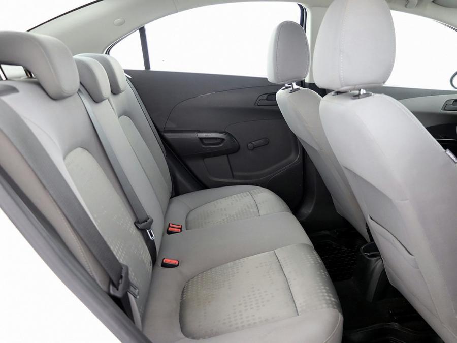 White Chevrolet Aveo 2012 in Tallinn, with an engine capacity of 1.20 L and mileage of 68 thousand km for 2299 €, photo 15 on AUTOMOTO.COM.LV