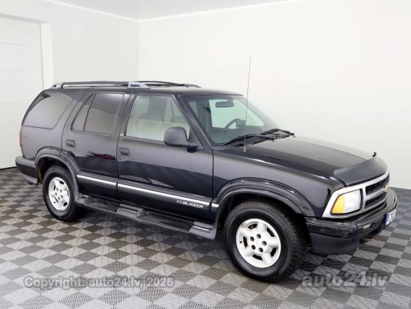 Melns Chevrolet Blazer 1996 Tallina, ar dzinēja tilpumu 4.30 L un nobraukumu 153 tūkst. km par 1599 €, foto 1 vietnē AUTOMOTO.COM.LV