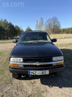 Black Chevrolet Blazer 2000 in Riga, with an engine capacity of 4.30 L and mileage of 230 thousand km for 2000 €, photo  on AUTOMOTO.COM.LV