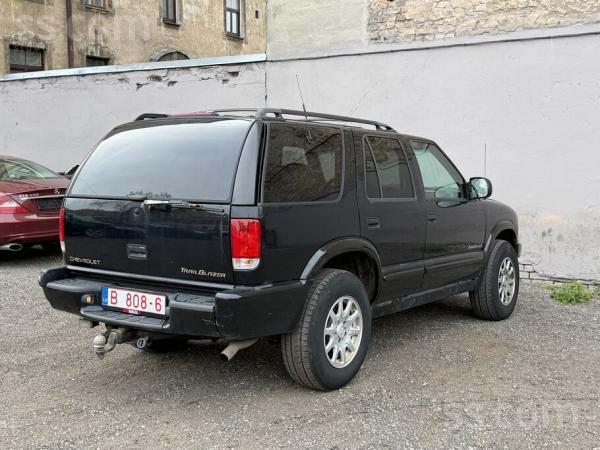 Black Chevrolet Blazer 2000 in Riga, with an engine capacity of 4.30 L and mileage of 231 thousand km for 1990 €, photo 4 on AUTOMOTO.COM.LV