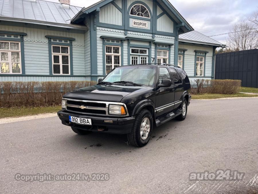 Melns Chevrolet Blazer 1996 Tallina, ar dzinēja tilpumu 4.30 L un nobraukumu 0 tūkst. km par 1700 €, foto 1 vietnē AUTOMOTO.COM.LV