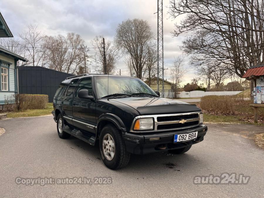 Melns Chevrolet Blazer 1996 Tallina, ar dzinēja tilpumu 4.30 L un nobraukumu 0 tūkst. km par 1700 €, foto 4 vietnē AUTOMOTO.COM.LV