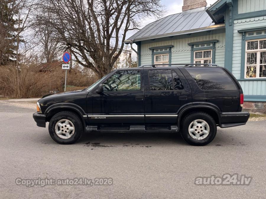 Melns Chevrolet Blazer 1996 Tallina, ar dzinēja tilpumu 4.30 L un nobraukumu 0 tūkst. km par 1700 €, foto 9 vietnē AUTOMOTO.COM.LV