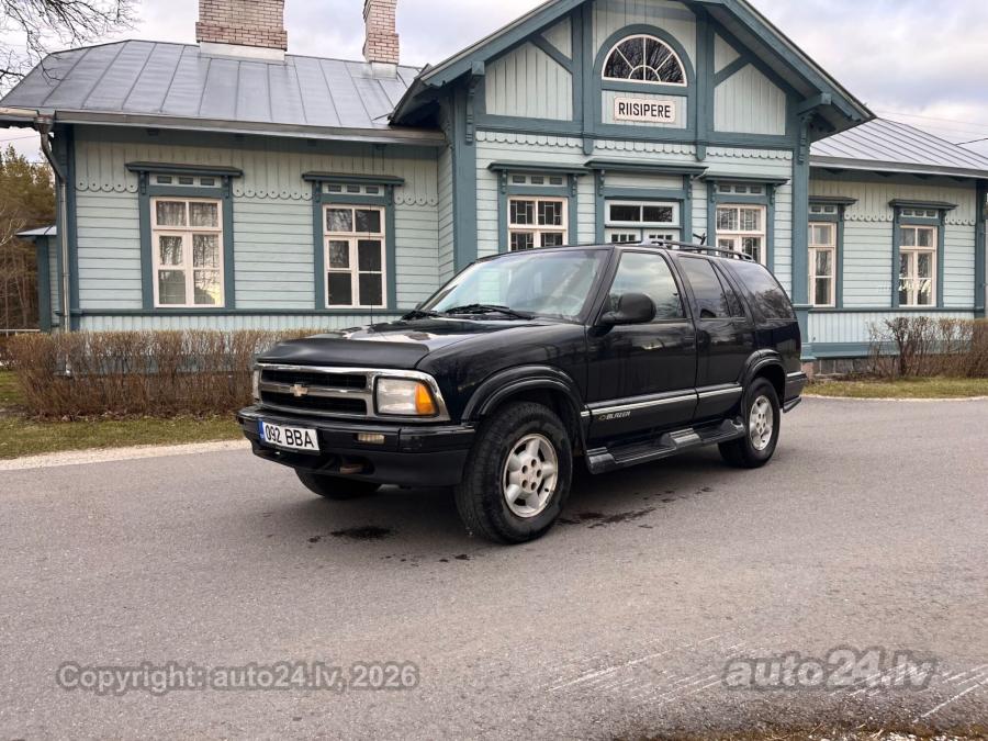 Melns Chevrolet Blazer 1996 Tallina, ar dzinēja tilpumu 4.30 L un nobraukumu 0 tūkst. km par 1700 €, foto 10 vietnē AUTOMOTO.COM.LV