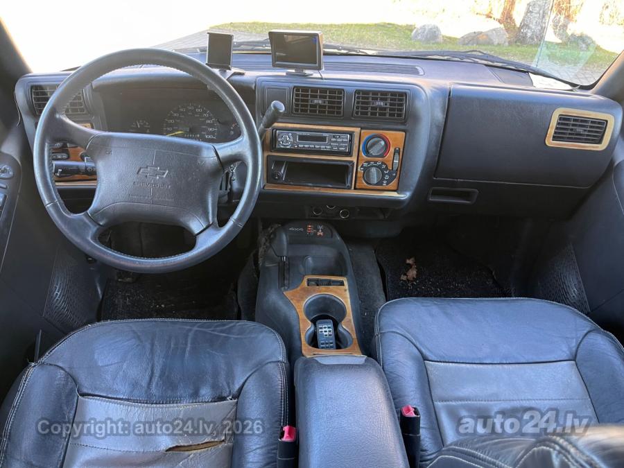 Melns Chevrolet Blazer 1996 Tallina, ar dzinēja tilpumu 4.30 L un nobraukumu 0 tūkst. km par 1700 €, foto 11 vietnē AUTOMOTO.COM.LV