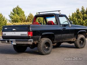 Black Chevrolet Blazer 1990 in Tallinn, with an engine capacity of 5.70 L and mileage of 0 thousand km for 8900 €, photo  on AUTOMOTO.COM.LV