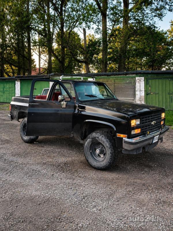 Melns Chevrolet Blazer 1990 Tallina, ar dzinēja tilpumu 5.70 L un nobraukumu 0 tūkst. km par 8900 €, foto 2 vietnē AUTOMOTO.COM.LV