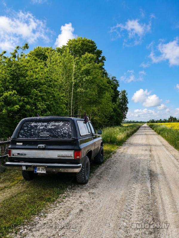 Melns Chevrolet Blazer 1990 Tallina, ar dzinēja tilpumu 5.70 L un nobraukumu 0 tūkst. km par 8900 €, foto 3 vietnē AUTOMOTO.COM.LV