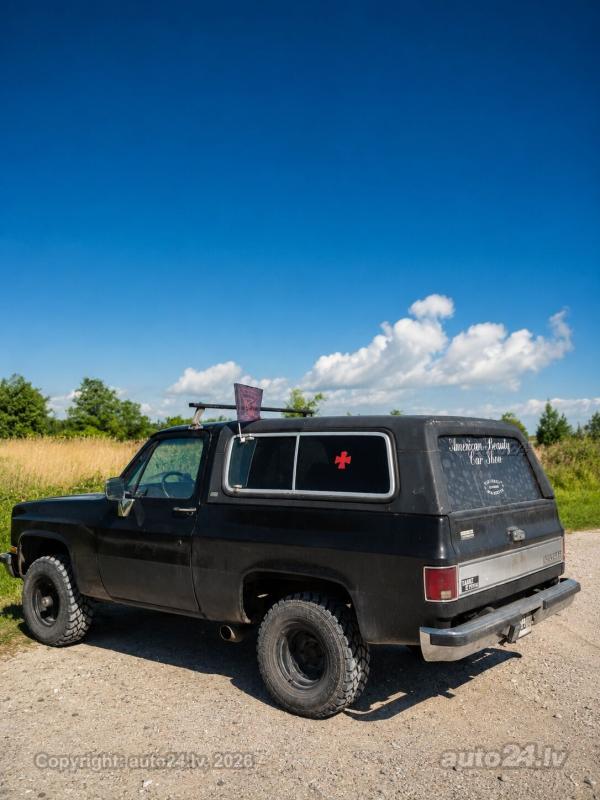 Melns Chevrolet Blazer 1990 Tallina, ar dzinēja tilpumu 5.70 L un nobraukumu 0 tūkst. km par 8900 €, foto 4 vietnē AUTOMOTO.COM.LV