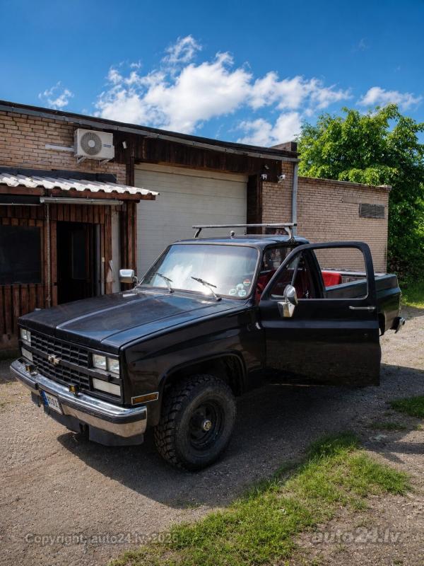Melns Chevrolet Blazer 1990 Tallina, ar dzinēja tilpumu 5.70 L un nobraukumu 0 tūkst. km par 8900 €, foto 5 vietnē AUTOMOTO.COM.LV