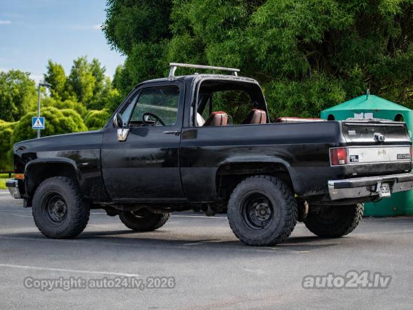 Melns Chevrolet Blazer 1990 Tallina, ar dzinēja tilpumu 5.70 L un nobraukumu 0 tūkst. km par 8900 €, foto 9 vietnē AUTOMOTO.COM.LV
