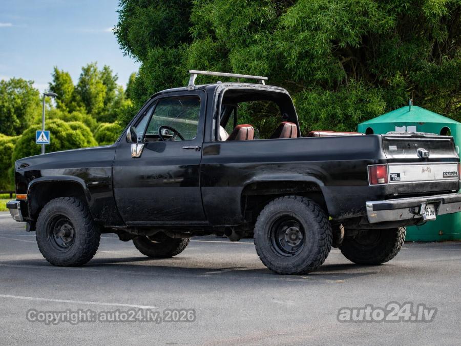 Melns Chevrolet Blazer 1990 Tallina, ar dzinēja tilpumu 5.70 L un nobraukumu 0 tūkst. km par 8900 €, foto 10 vietnē AUTOMOTO.COM.LV