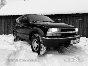 Melns Chevrolet Blazer 2001 Tallina, ar dzinēja tilpumu 4.30 L un nobraukumu 247 tūkst. km par 5000 €, foto 7 vietnē AUTOMOTO.COM.LV