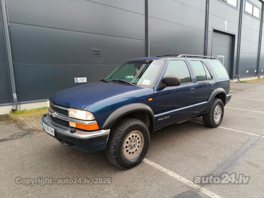 Zils Chevrolet Blazer 2002 Tallina, ar dzinēja tilpumu 4.30 L un nobraukumu 305 tūkst. km par 3490 €, foto 1 vietnē AUTOMOTO.COM.LV