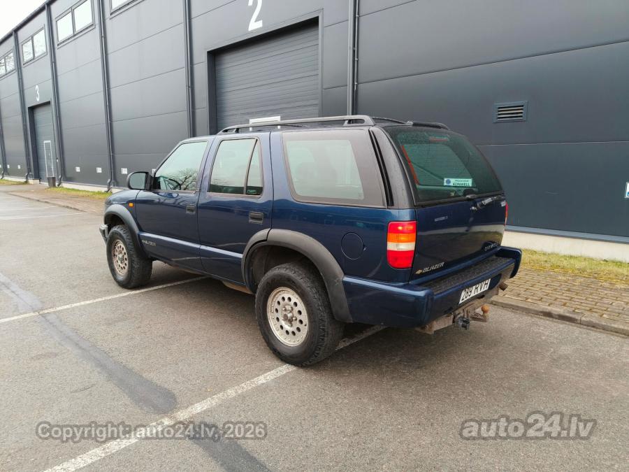 Zils Chevrolet Blazer 2002 Tallina, ar dzinēja tilpumu 4.30 L un nobraukumu 305 tūkst. km par 3490 €, foto 4 vietnē AUTOMOTO.COM.LV