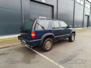 Zils Chevrolet Blazer 2002 Tallina, ar dzinēja tilpumu 4.30 L un nobraukumu 305 tūkst. km par 3490 €, foto 5 vietnē AUTOMOTO.COM.LV