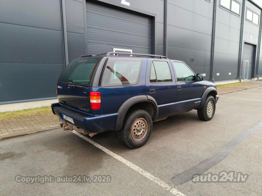 Zils Chevrolet Blazer 2002 Tallina, ar dzinēja tilpumu 4.30 L un nobraukumu 305 tūkst. km par 3490 €, foto 5 vietnē AUTOMOTO.COM.LV