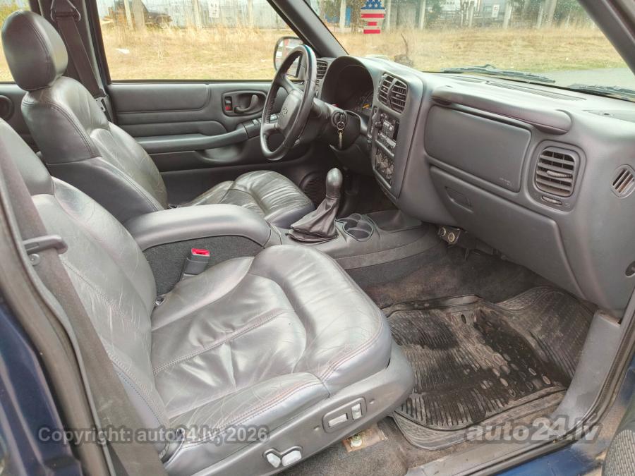 Zils Chevrolet Blazer 2002 Tallina, ar dzinēja tilpumu 4.30 L un nobraukumu 305 tūkst. km par 3490 €, foto 9 vietnē AUTOMOTO.COM.LV