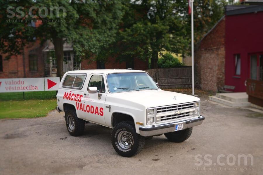 White Chevrolet Blazer 1985 in Liepaja, with an engine capacity of 6.20 L and mileage of 77 thousand km for 7300 €, photo 1 on AUTOMOTO.COM.LV