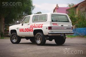 White Chevrolet Blazer 1985 in Liepaja, with an engine capacity of 6.20 L and mileage of 77 thousand km for 7300 €, photo 3 on AUTOMOTO.COM.LV