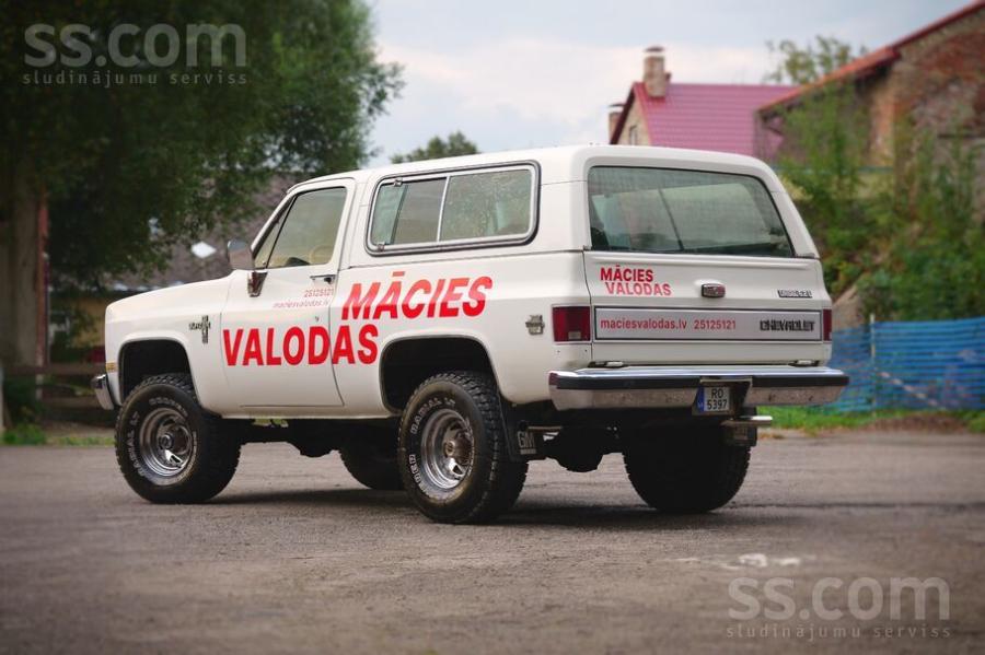 White Chevrolet Blazer 1985 in Liepaja, with an engine capacity of 6.20 L and mileage of 77 thousand km for 7300 €, photo 3 on AUTOMOTO.COM.LV