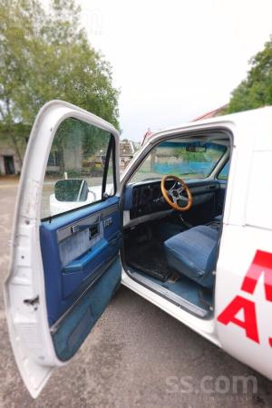 White Chevrolet Blazer 1985 in Liepaja, with an engine capacity of 6.20 L and mileage of 77 thousand km for 7300 €, photo 9 on AUTOMOTO.COM.LV