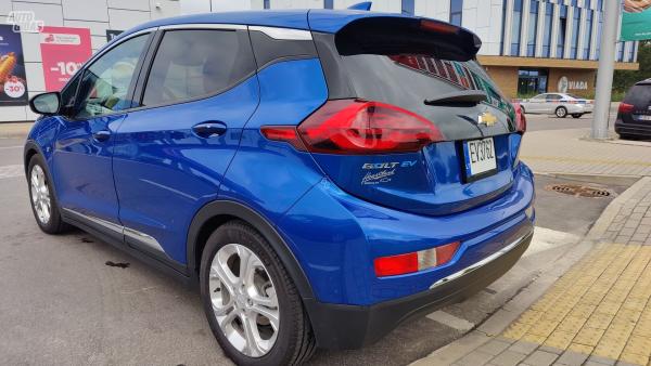 Blue Chevrolet Bolt 2017 in Vilnius, with an engine capacity of 0.00 L and mileage of 96 thousand km for 13500 €, photo 4 on AUTOMOTO.COM.LV
