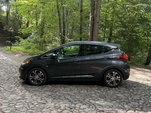 Grey Chevrolet Bolt 2017 in Vilnius, with an engine capacity of 0.00 L and mileage of 142 thousand km for 10000 €, photo 3 on AUTOMOTO.COM.LV
