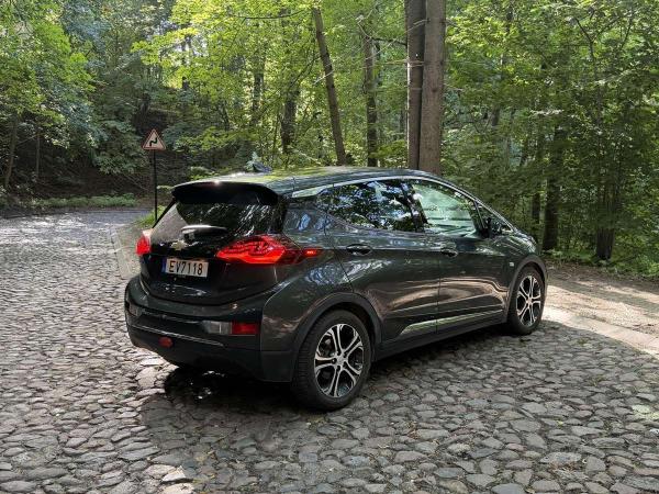 Pelēks Chevrolet Bolt 2017 Viļņa, ar dzinēja tilpumu 0.00 L un nobraukumu 142 tūkst. km par 10000 €, foto 5 vietnē AUTOMOTO.COM.LV