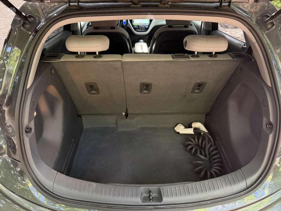 Grey Chevrolet Bolt 2017 in Vilnius, with an engine capacity of 0.00 L and mileage of 142 thousand km for 10000 €, photo 17 on AUTOMOTO.COM.LV