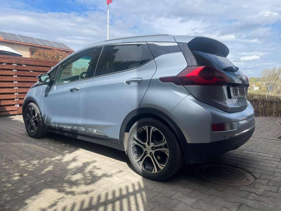 Grey Chevrolet Bolt 2017 in Klaipeda, with an engine capacity of 0.00 L and mileage of 124 thousand km for 9799 €, photo 6 on AUTOMOTO.COM.LV