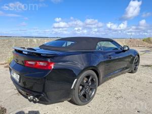 Melns Chevrolet Camaro 2018 Liepāja, ar dzinēja tilpumu 6.10 L un nobraukumu 118 tūkst. km par 30000 €, foto  vietnē AUTOMOTO.COM.LV