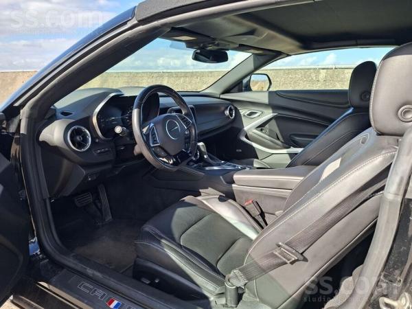 Melns Chevrolet Camaro 2018 Liepāja, ar dzinēja tilpumu 6.10 L un nobraukumu 118 tūkst. km par 30000 €, foto 8 vietnē AUTOMOTO.COM.LV