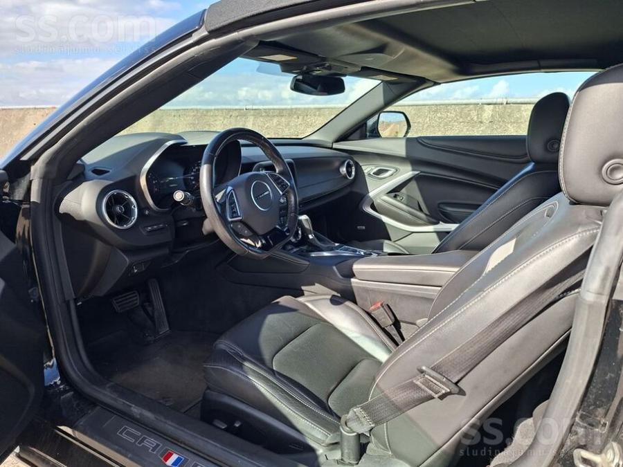 Melns Chevrolet Camaro 2018 Liepāja, ar dzinēja tilpumu 6.10 L un nobraukumu 118 tūkst. km par 30000 €, foto 9 vietnē AUTOMOTO.COM.LV