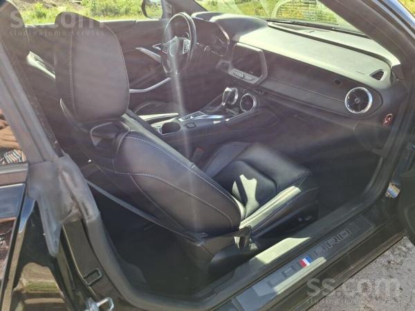 Melns Chevrolet Camaro 2018 Liepāja, ar dzinēja tilpumu 6.10 L un nobraukumu 118 tūkst. km par 30000 €, foto 9 vietnē AUTOMOTO.COM.LV