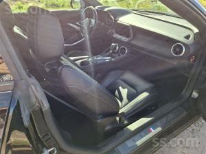 Melns Chevrolet Camaro 2018 Liepāja, ar dzinēja tilpumu 6.10 L un nobraukumu 118 tūkst. km par 30000 €, foto 10 vietnē AUTOMOTO.COM.LV