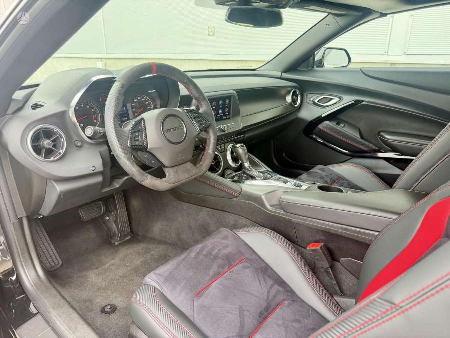 Black Chevrolet Camaro 2023 in Siauliai, with an engine capacity of 3.64 L and mileage of 59 thousand km for 27830 €, photo 13 on AUTOMOTO.COM.LV