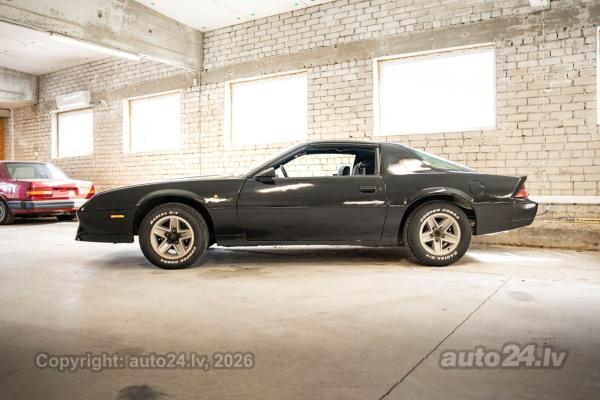 Melns Chevrolet Camaro 1984 Tallina, ar dzinēja tilpumu 5.00 L un nobraukumu 0 tūkst. km par 7900 €, foto 4 vietnē AUTOMOTO.COM.LV