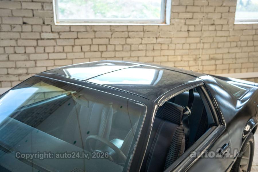 Melns Chevrolet Camaro 1984 Tallina, ar dzinēja tilpumu 5.00 L un nobraukumu 0 tūkst. km par 7900 €, foto 7 vietnē AUTOMOTO.COM.LV