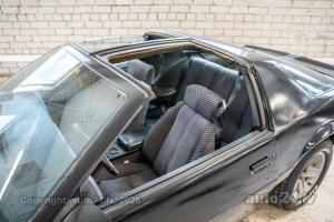 Melns Chevrolet Camaro 1984 Tallina, ar dzinēja tilpumu 5.00 L un nobraukumu 0 tūkst. km par 7900 €, foto 8 vietnē AUTOMOTO.COM.LV