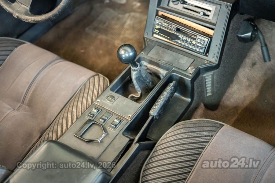 Melns Chevrolet Camaro 1984 Tallina, ar dzinēja tilpumu 5.00 L un nobraukumu 0 tūkst. km par 7900 €, foto 20 vietnē AUTOMOTO.COM.LV