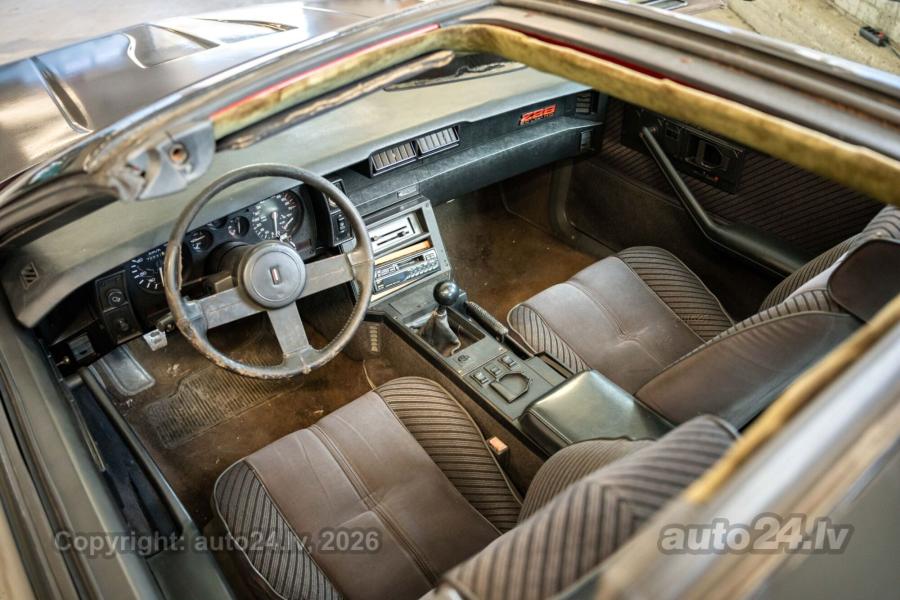Melns Chevrolet Camaro 1984 Tallina, ar dzinēja tilpumu 5.00 L un nobraukumu 0 tūkst. km par 7900 €, foto 21 vietnē AUTOMOTO.COM.LV