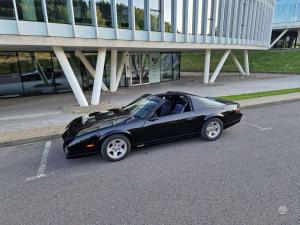 Melns Chevrolet Camaro 1985 Viļņa, ar dzinēja tilpumu 5.00 L un nobraukumu 137 tūkst. km par 8499 €, foto 3 vietnē AUTOMOTO.COM.LV