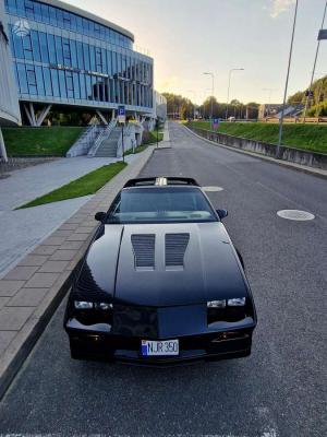 Melns Chevrolet Camaro 1985 Viļņa, ar dzinēja tilpumu 5.00 L un nobraukumu 137 tūkst. km par 8499 €, foto 4 vietnē AUTOMOTO.COM.LV