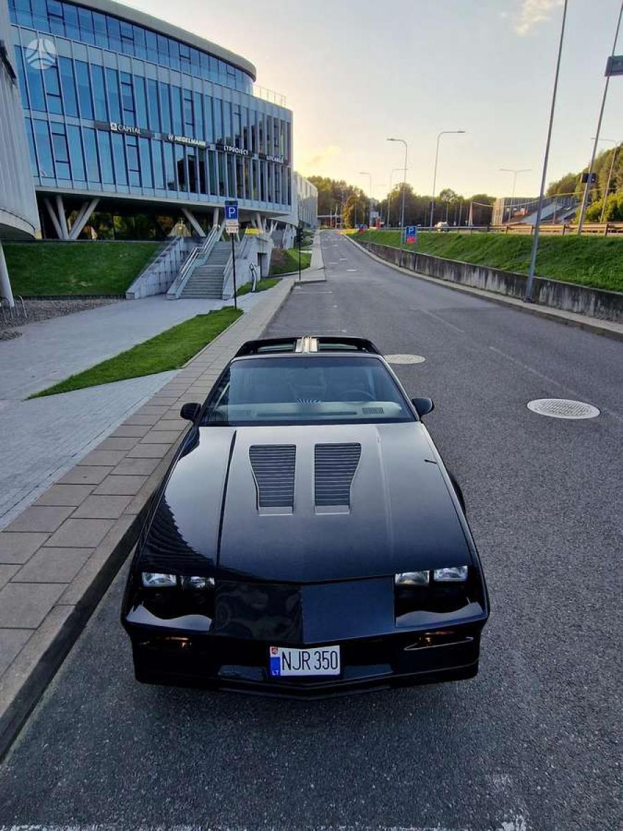Melns Chevrolet Camaro 1985 Viļņa, ar dzinēja tilpumu 5.00 L un nobraukumu 137 tūkst. km par 8499 €, foto 4 vietnē AUTOMOTO.COM.LV